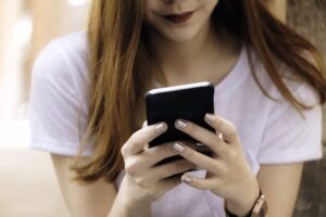 What Healthy Texting In A Relationship Looks Like