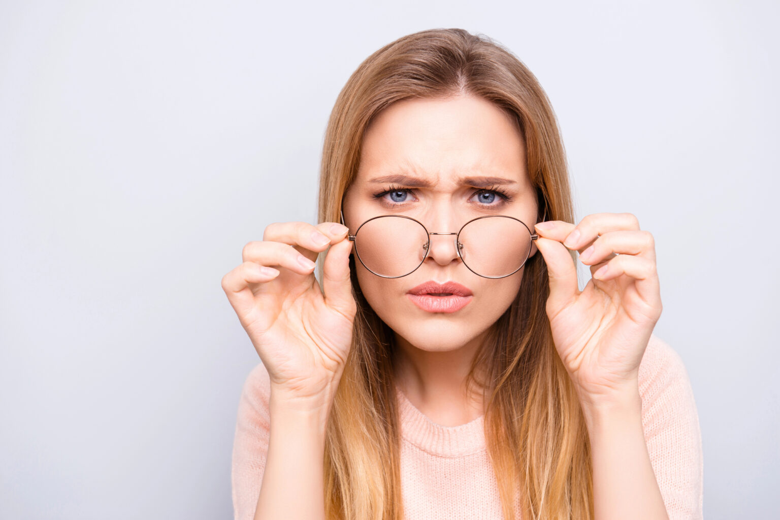 People who secretly despise authority often demonstrate these 11 behaviors