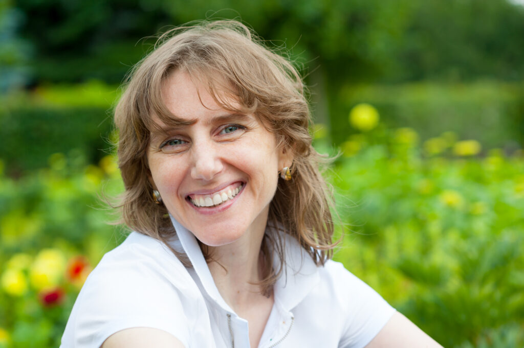 How To Identify Genuine People In A World Of Fakery: 12 Signs That ...