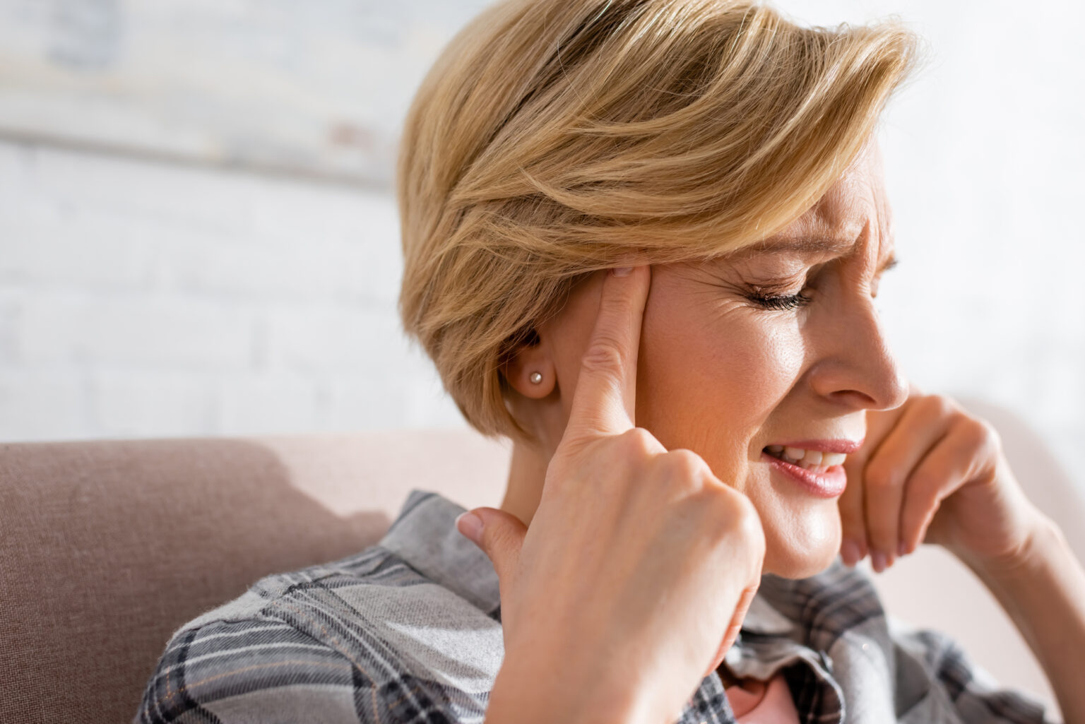 9 Alarming Signs You're Mentally And Emotionally Exhausted