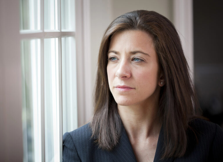 People who secretly despise authority often demonstrate these 11 behaviors