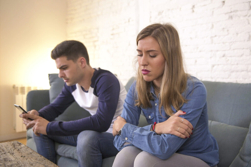 12 Signs Your Relationship Is Being Ruined By Your Partner’s Phone ...