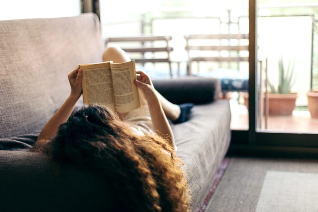 12 Behaviors Of People Who Are Secretly Very Lonely In Life