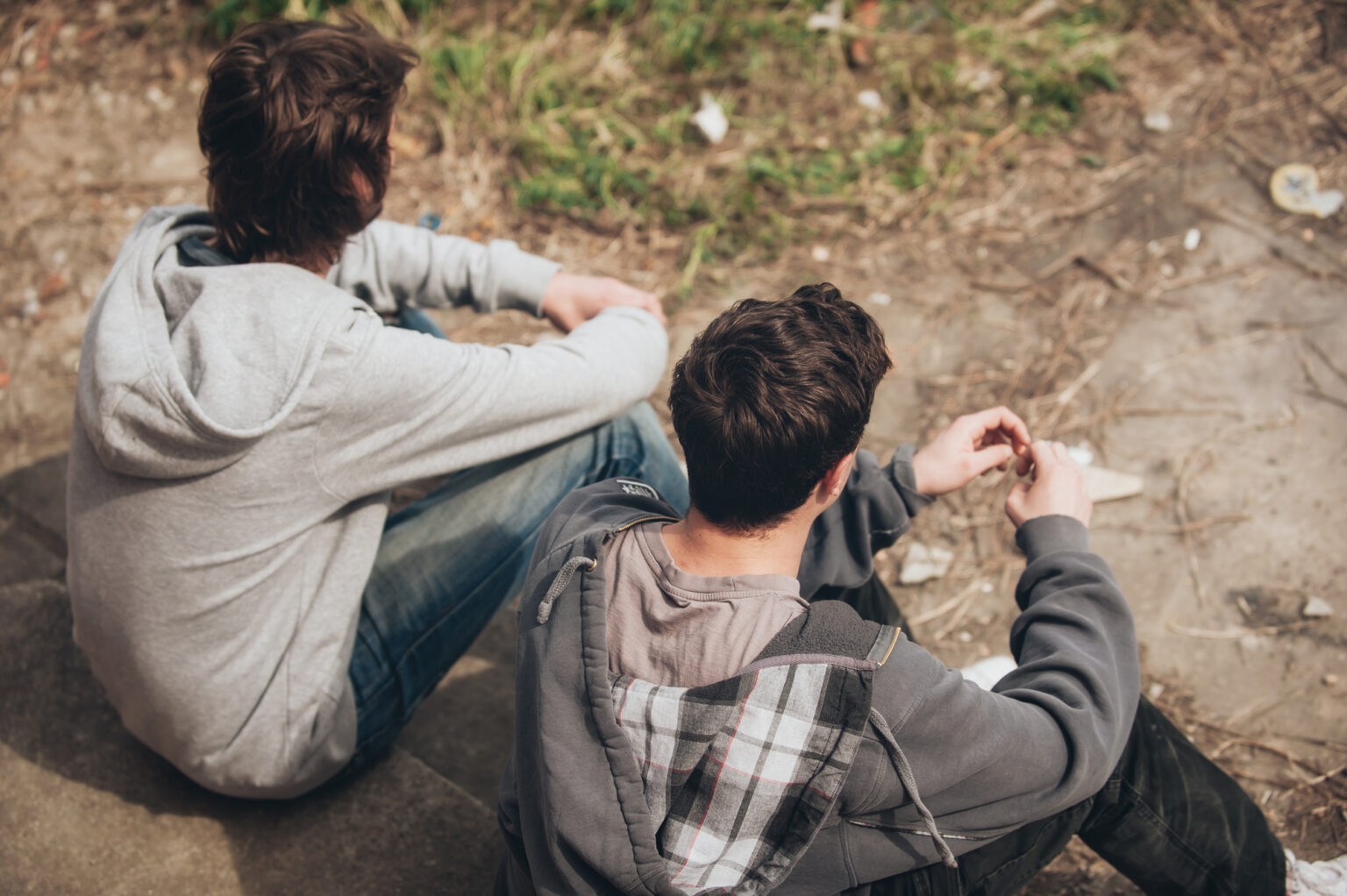 10 times when NOT helping someone is the right thing to do