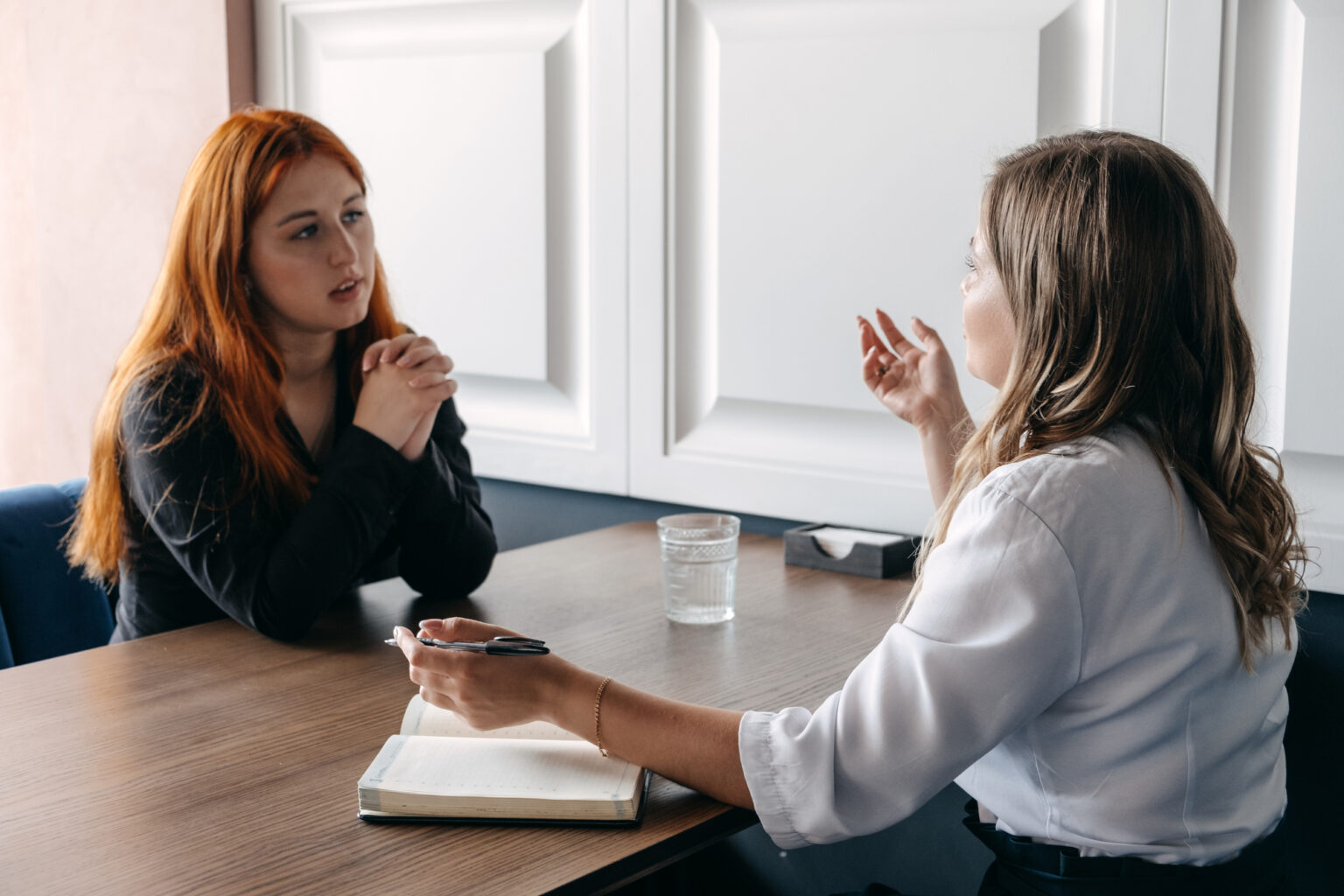 12 phrases emotionally intelligent people use to make an instant connection