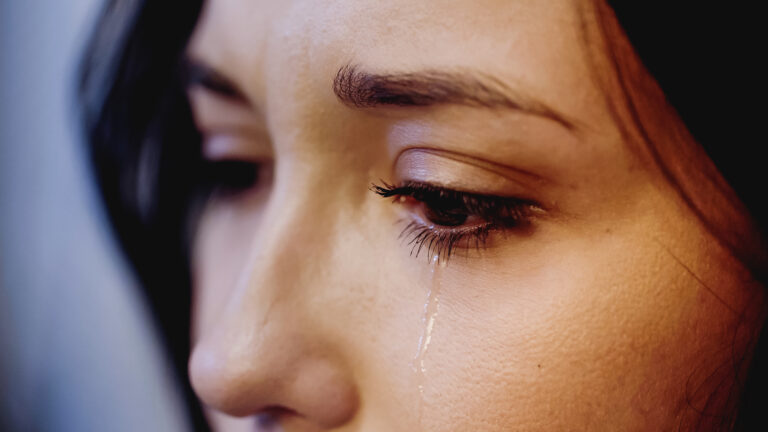 People who can't let go of the past often display these 10 behaviors
