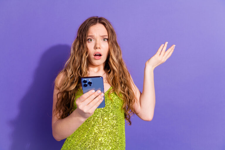 11 Behaviors Of Someone Who Claims To Care About You But Is Actually ...