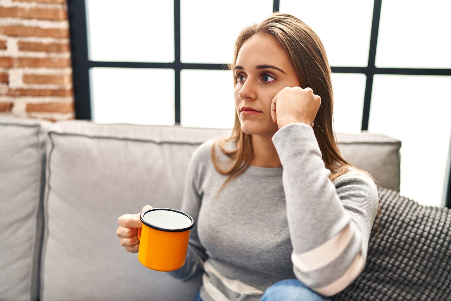 People who over-analyze how others view them display these 15 behaviors