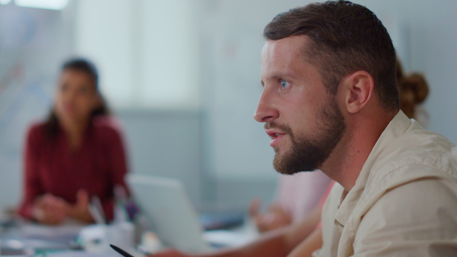 15 Behaviors That Really Annoy People (That Are Sadly Very Common)
