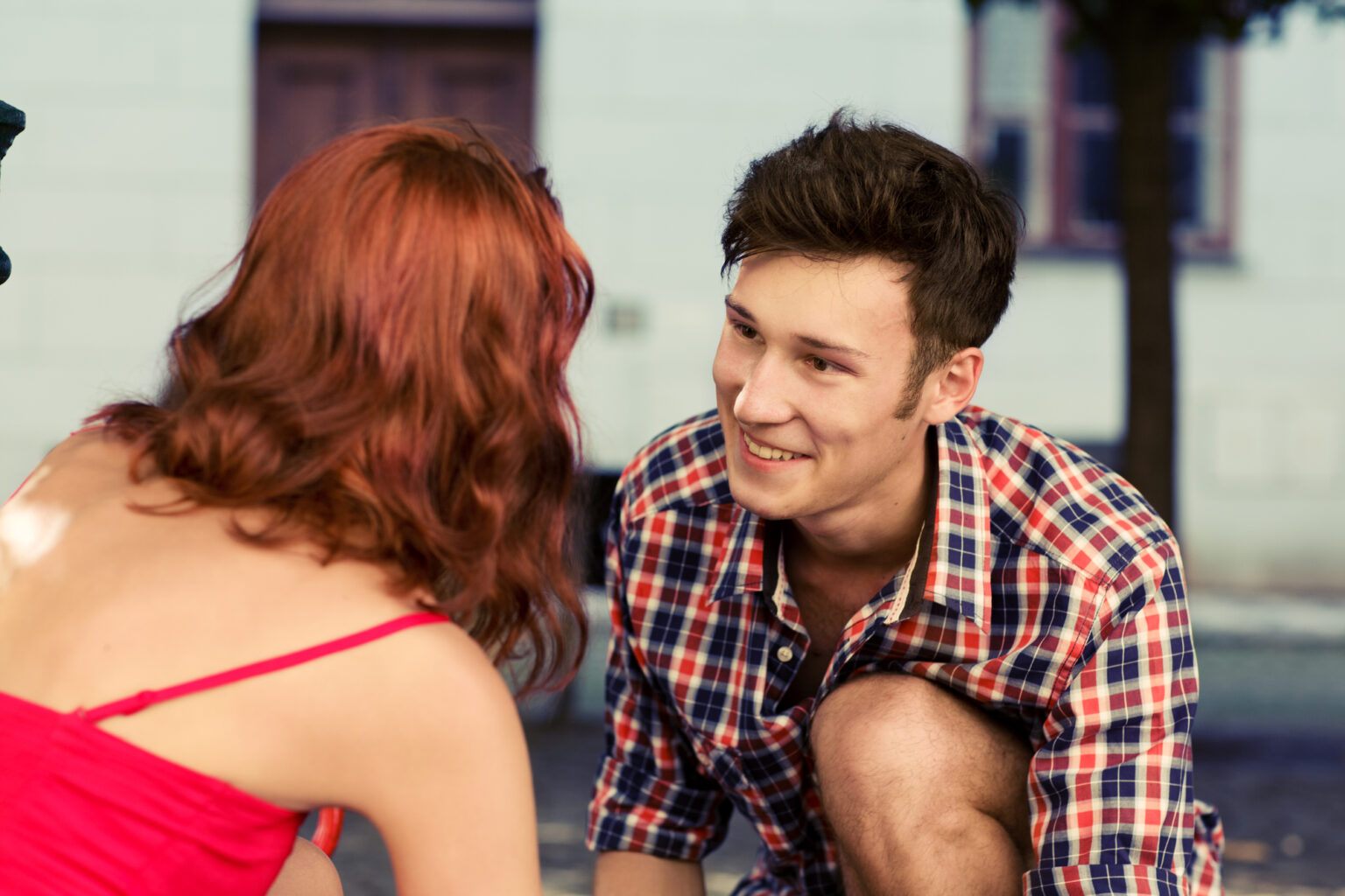 12 Behaviors That Signal A Friendly Person Has A Hidden Agenda