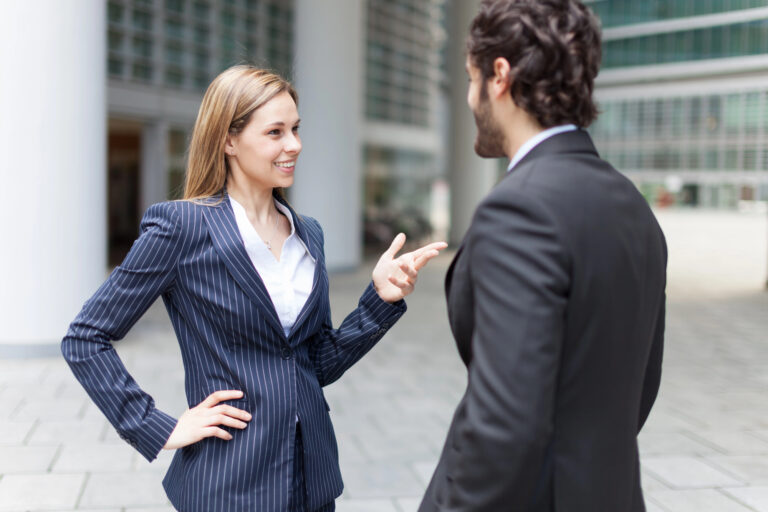 12 subtle body language gestures that make you appear more trustworthy ...