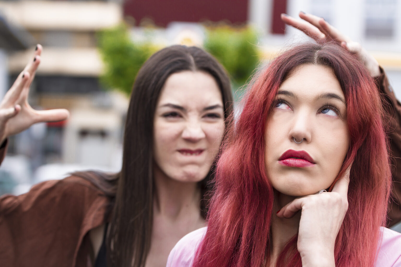 12 Behaviors That Reveal Someone Subconsciously Dislikes You
