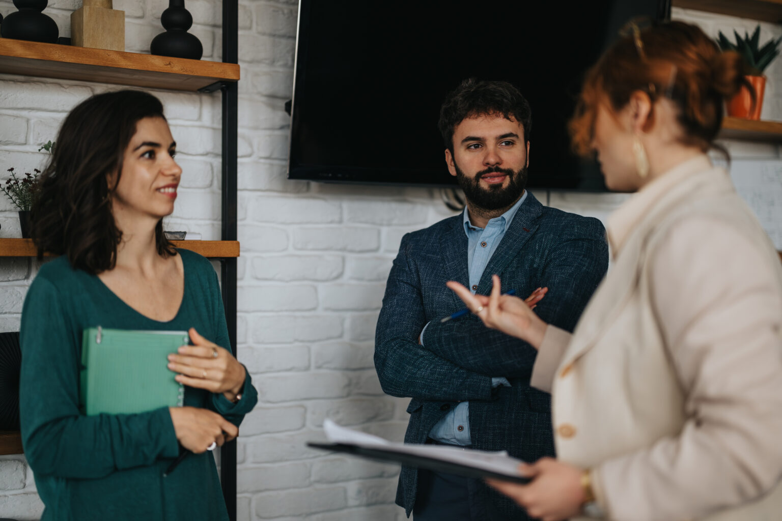 8 Ways To Not Be Arrogant (And How Confidence Is Different)