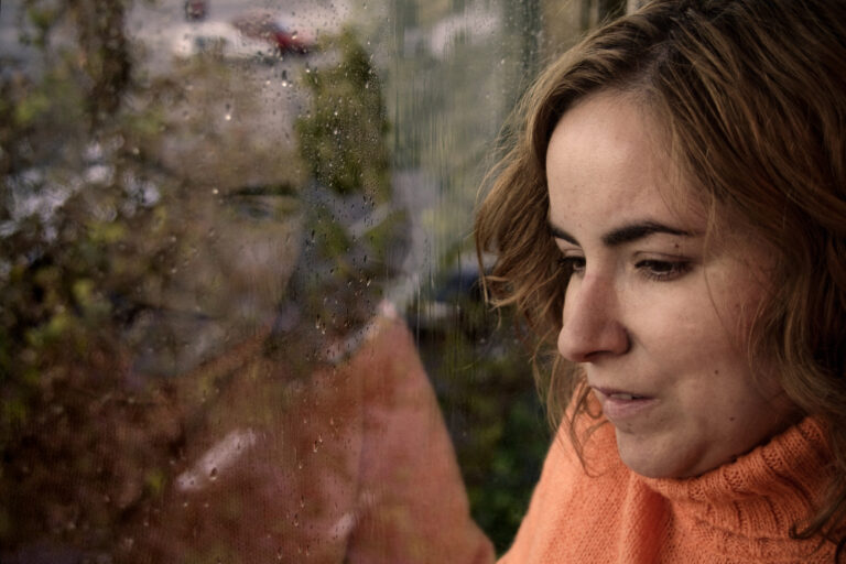 People who can't let go of the past often display these 10 behaviors