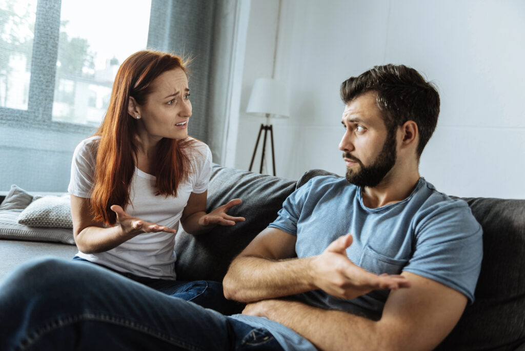 “He gets defensive when I tell him how I feel” (22 tips that will help)