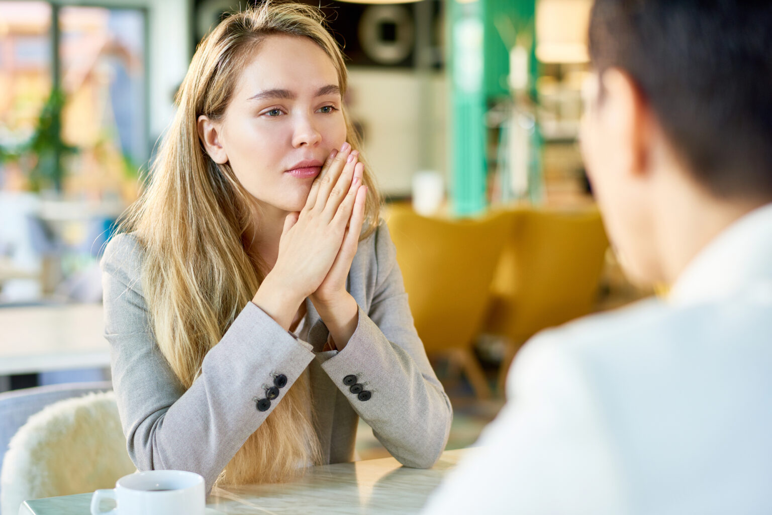 12 Subtle Signs Someone Is Not Enjoying Your Company
