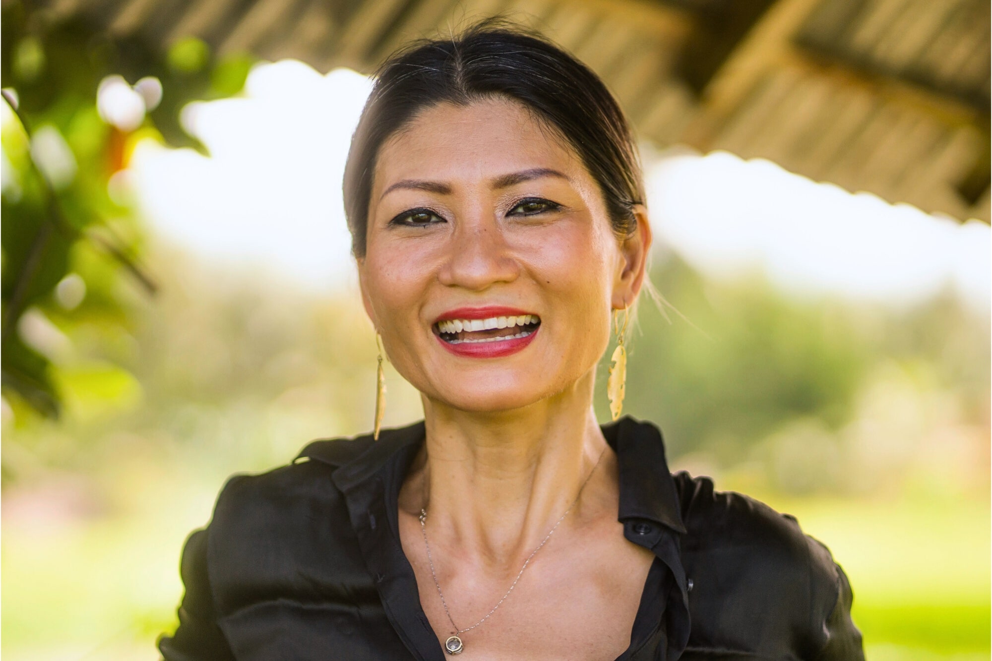 12 Things You Don’t Realize You’re Doing That Scream “Classy” After 40