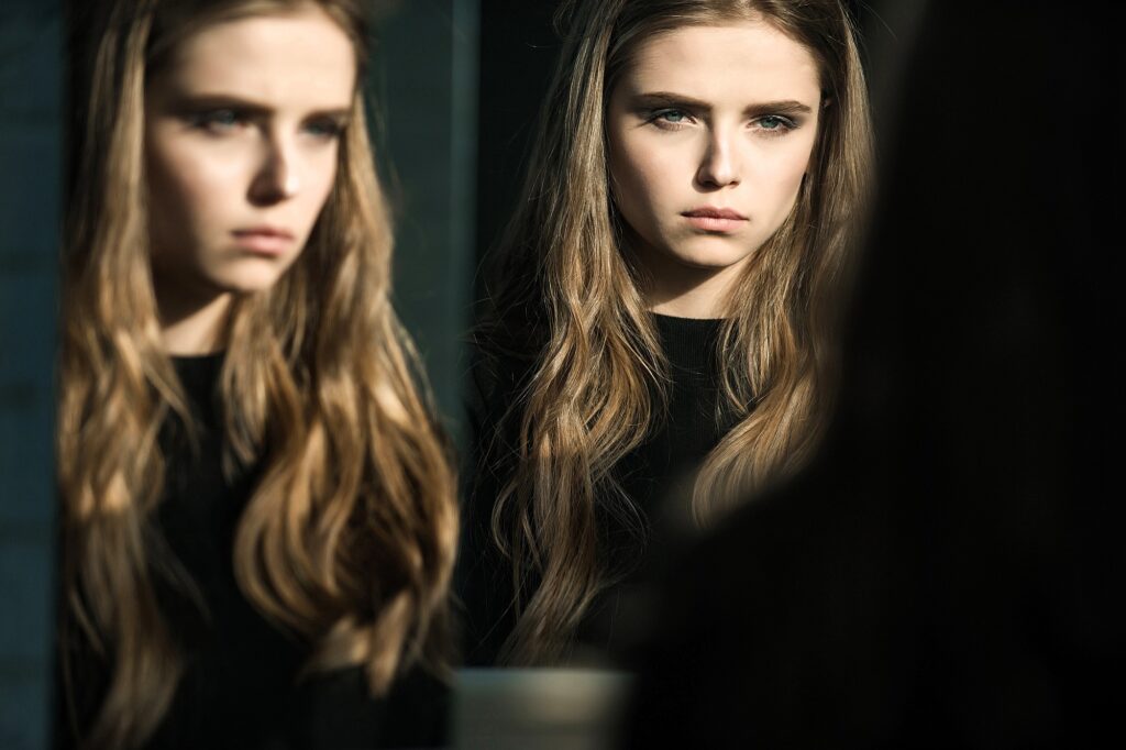 8 Behaviors That Seem Normal But Actually Reveal Someone’s Self-Loathing