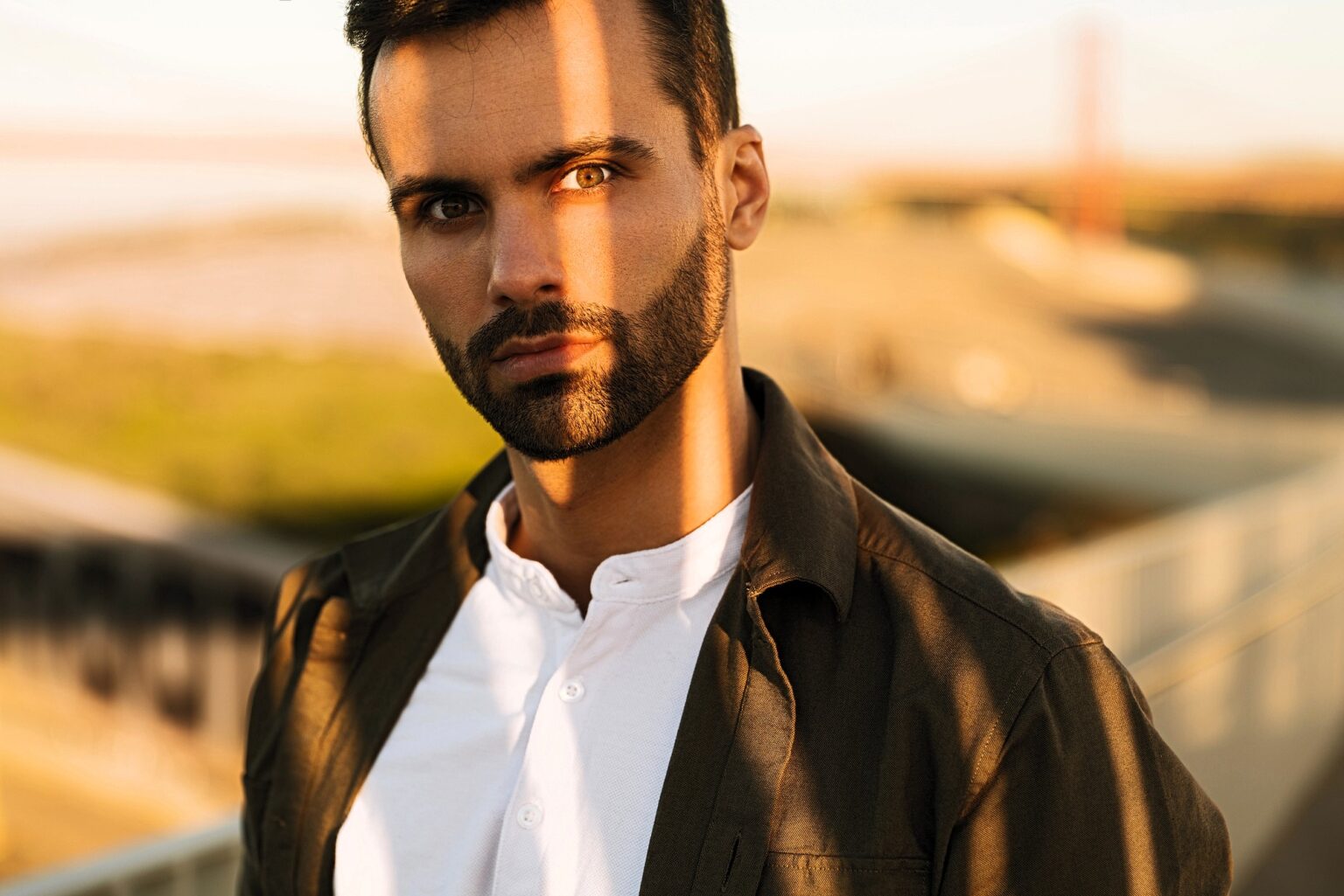 8 Covert Ways Untrustworthy People Try To Gain Your Confidence