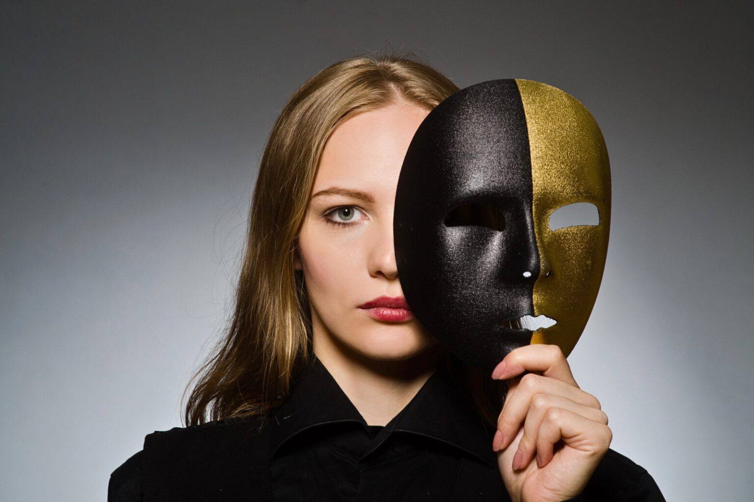 11 Triggers That Cause Fake People To Reveal Their True Self Behind The ...
